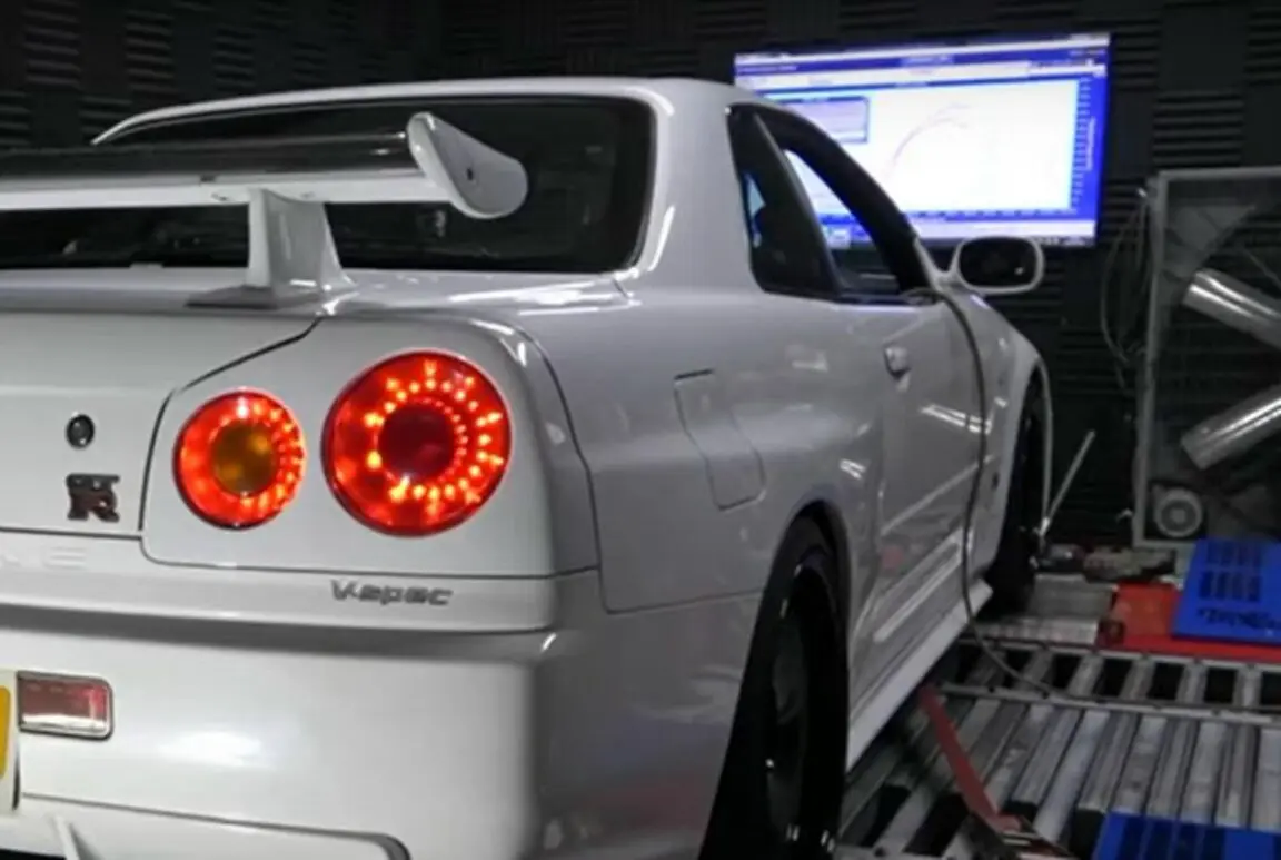 Nissan Skyline R34 GT-R da 800 cavalli al banco | Video - NotizieAuto.it