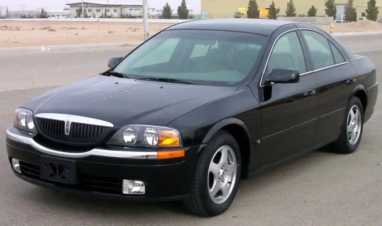 Lincoln LS: berlina di lusso statunitense - NotizieAuto.it