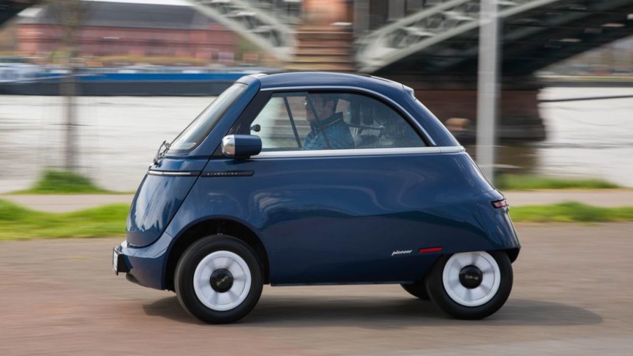 Microlino, la microcar elettrica si presenta al grande pubblico a Milano