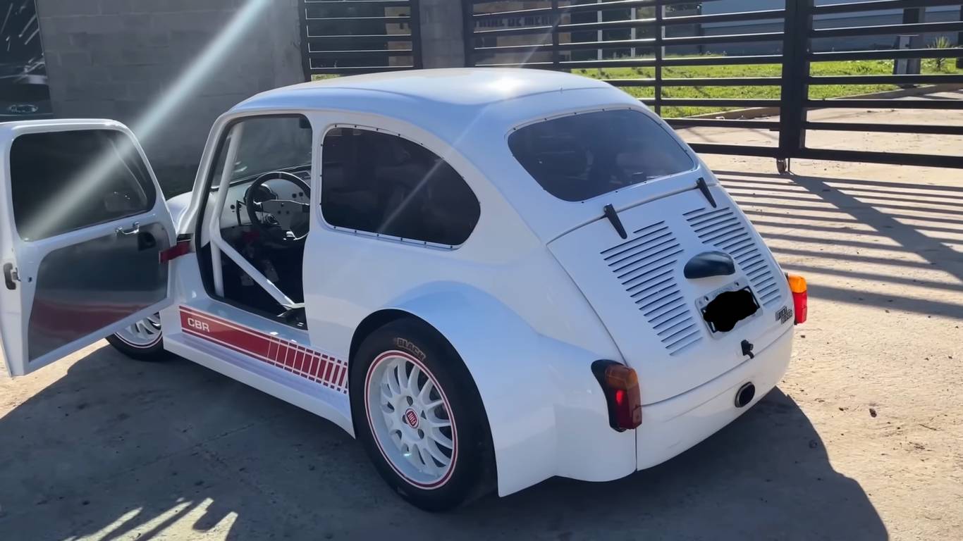 Una Fiat 600 con motore CBR 1000 su strada | Video - NotizieAuto.it