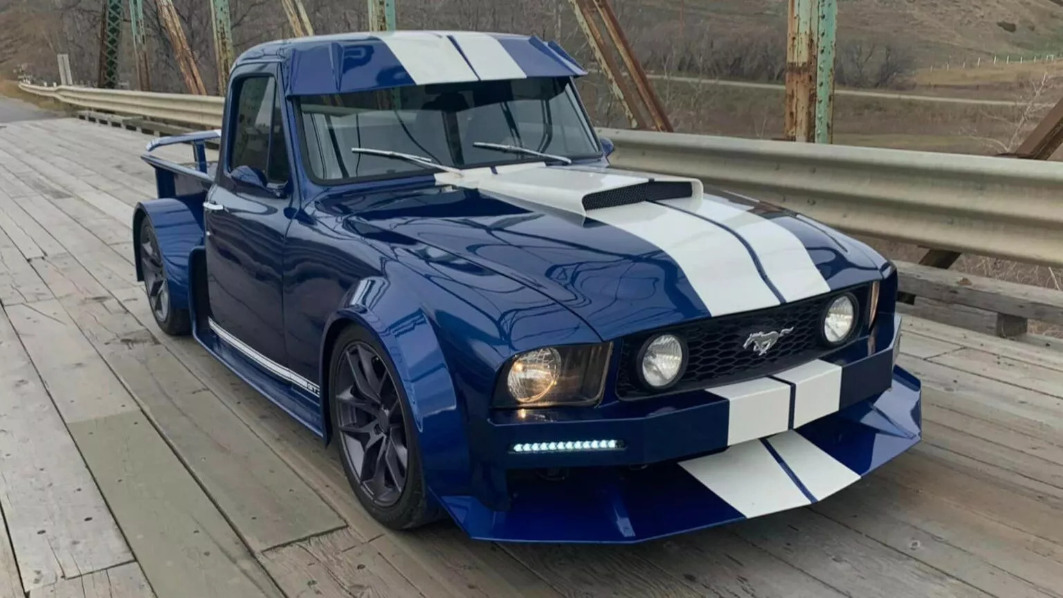Il pick-up su base Ford Mustang GT per i cowboy racing | Video ...