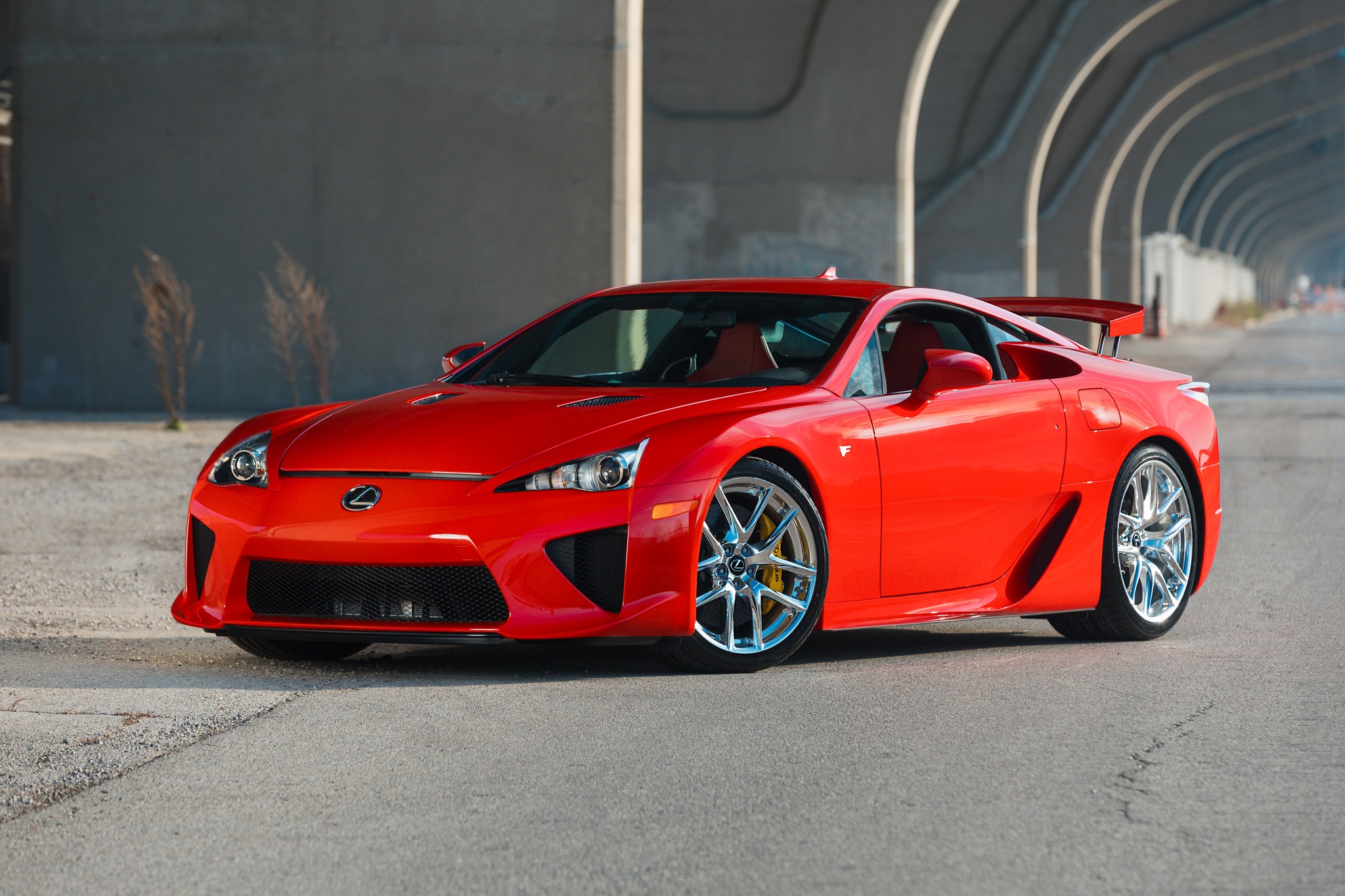 Lexus LFA: all'asta un esemplare Absolutely Red con basso ...