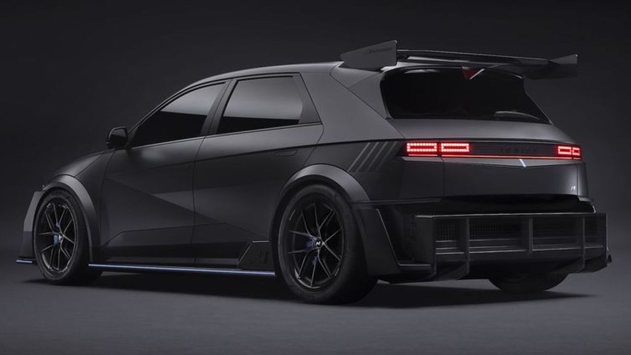 Ioniq 5, presentato il kit sportivo con un concept Hyundai - NotizieAuto.it